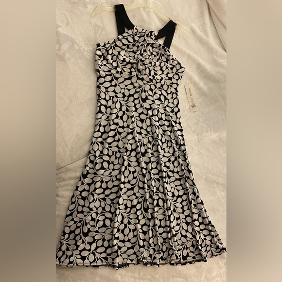 Maggy London | Dresses | Classy Spring Dress | Poshmark